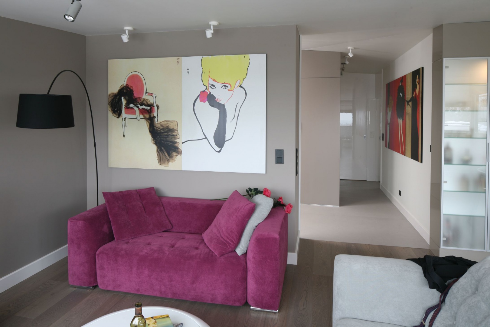 Modne ściany w salonie - najciekawsze pomysły projektantów