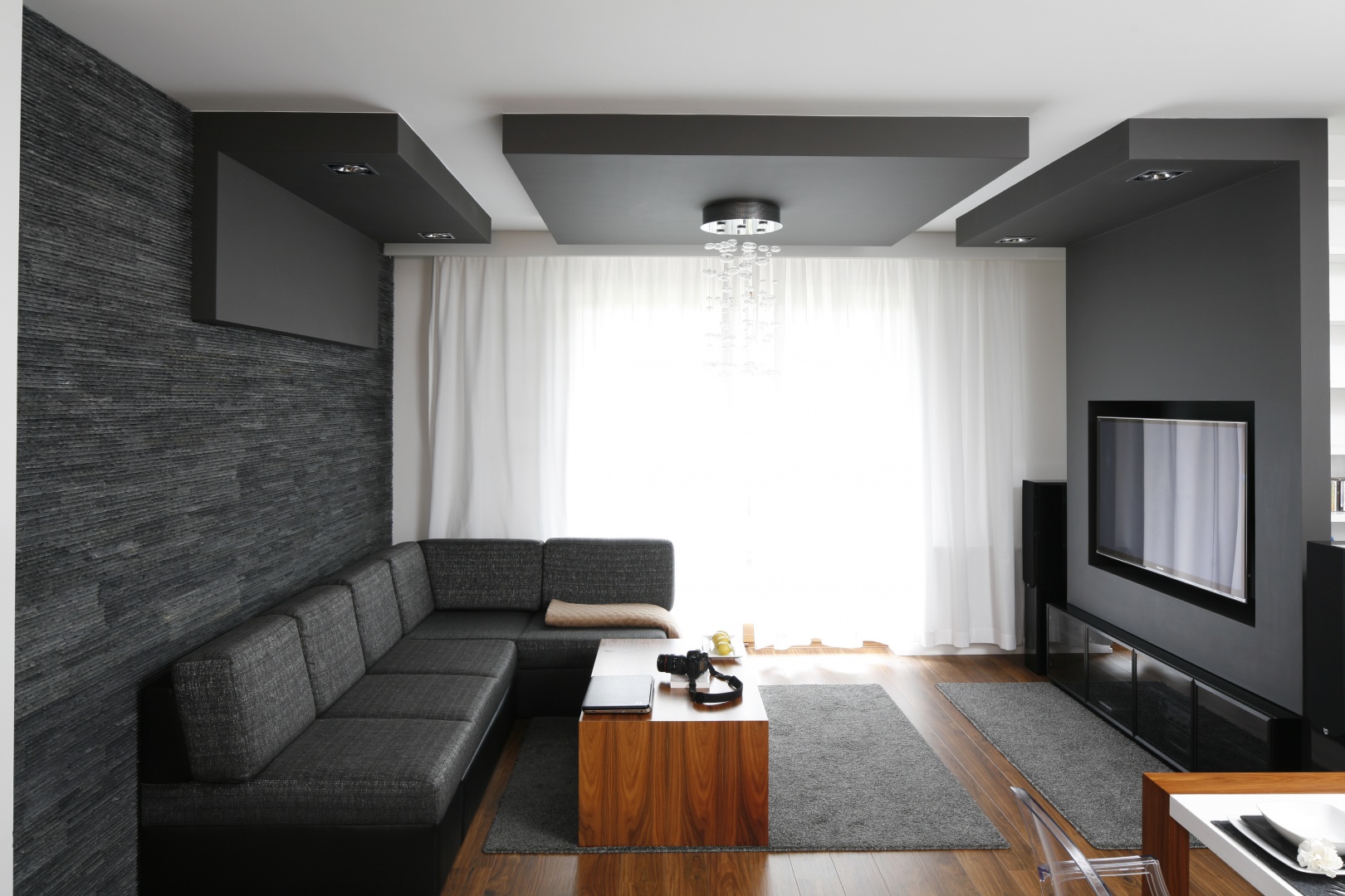 Modne ściany w salonie - najciekawsze pomysły projektantów