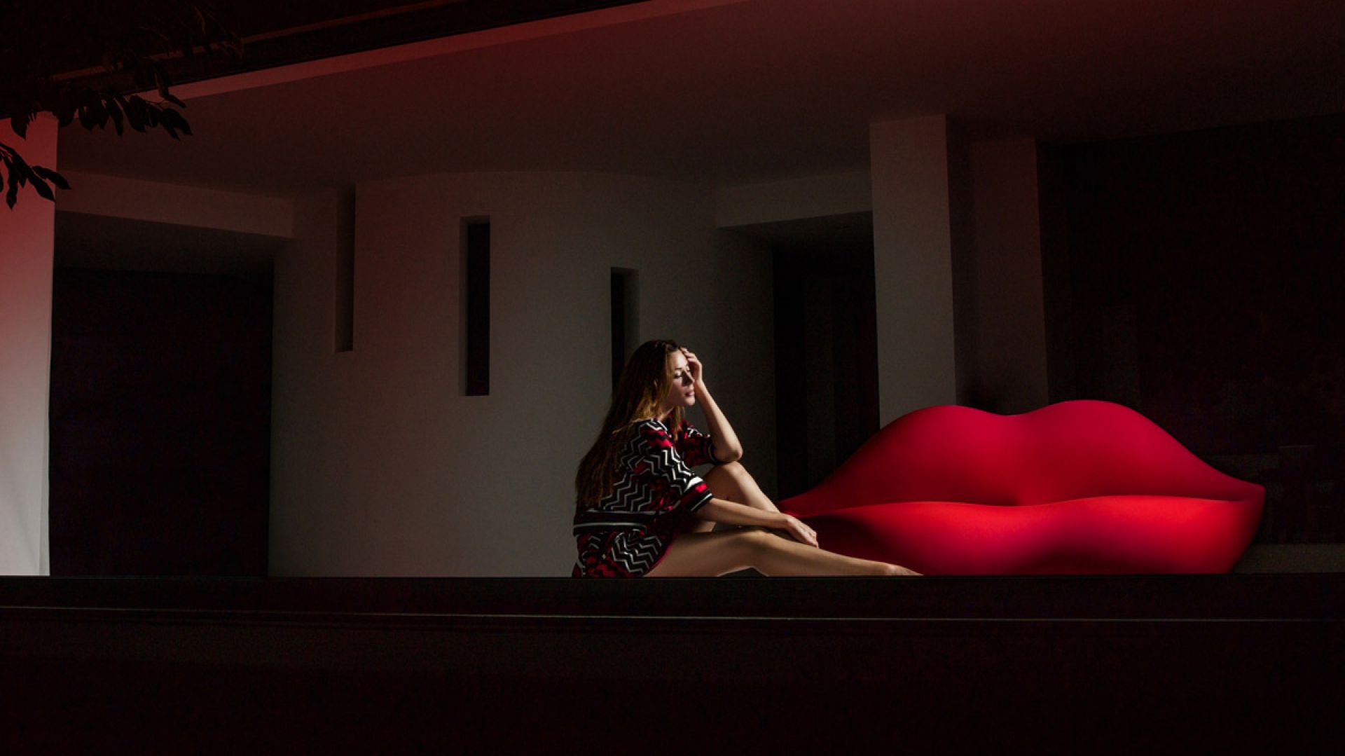 Sofa w kształcie ust - walentynkowa ikona designu