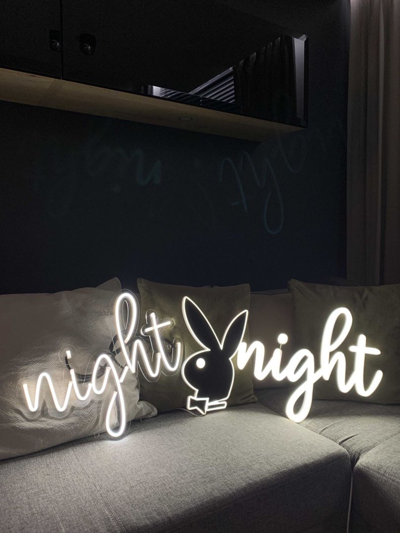 Fajny pomysł na ścianę - neony ledowe. Projekty z polskiej pracowni ...