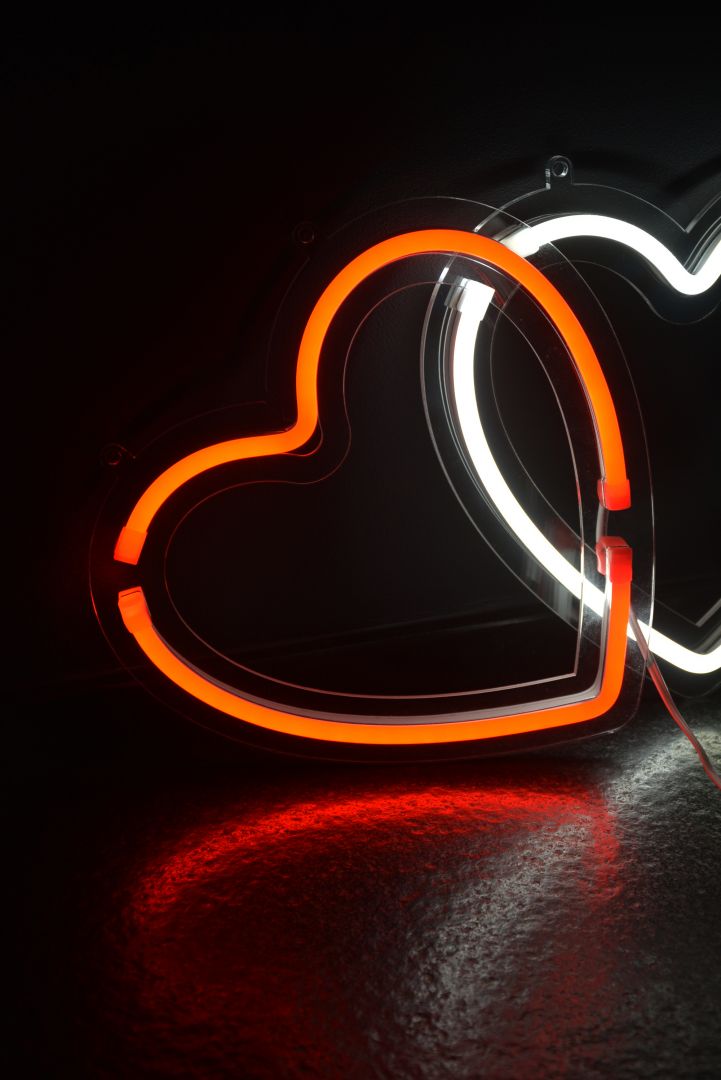 Fajny pomysł na ścianę - neony ledowe. Projekty z polskiej pracowni ...