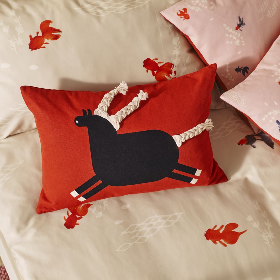 IKEA zaskakuje na 2026. Nowa kolekcja zachwyca czerwienią. Jest i polski akcent - Galeria ...