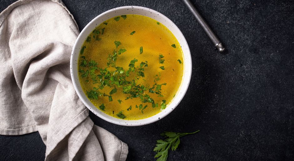 Amerykanie odkryli rosół i nazwali go „chicken tea”. Polacy pękają ze ...